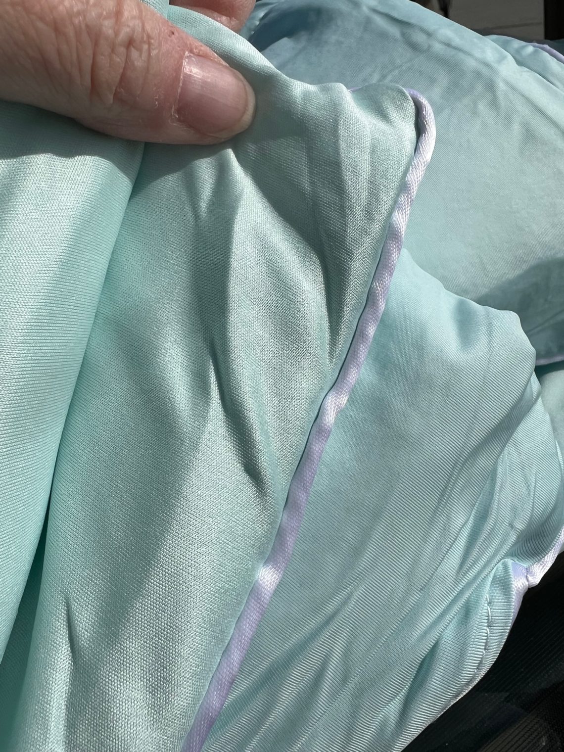 Sweet Dreams in Summer: How a Cooling Comforter Can Improve Your Sleep ...